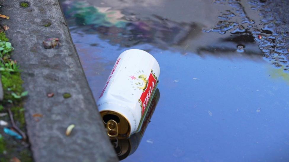 'Torcalonnus' - lefelau sbwriel strydoedd Cymru 'y gwaethaf erioed ...