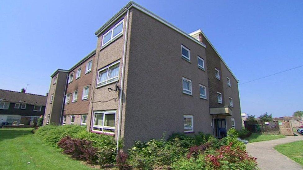 Dead body undiscovered in Oxford flat for seven months - BBC News
