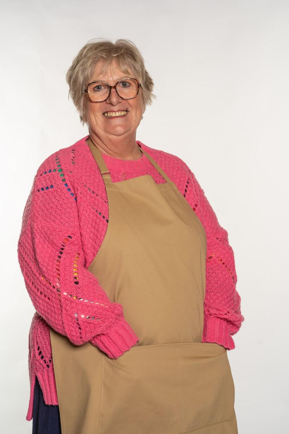 Dawn Hollyoak: Great British Bake Off star dies aged 61 - BBC News