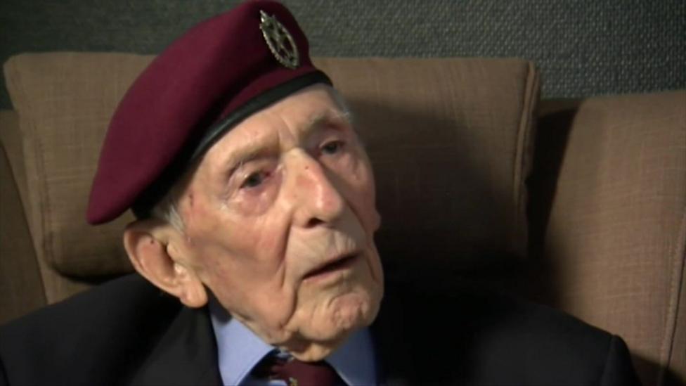 Battle of Arnhem: Mass parachute drop marks WW2 assault - BBC News