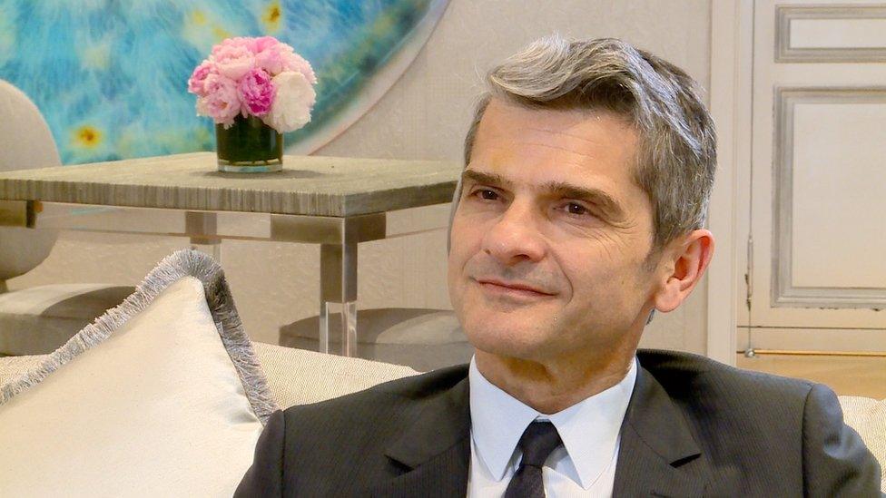 Could wearing a suit harm your career? - BBC News