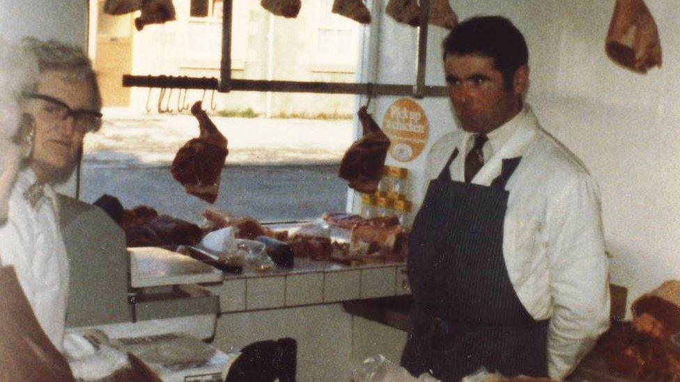 Festival of Recollections in Caerwys celebrates shopkeepers - BBC News