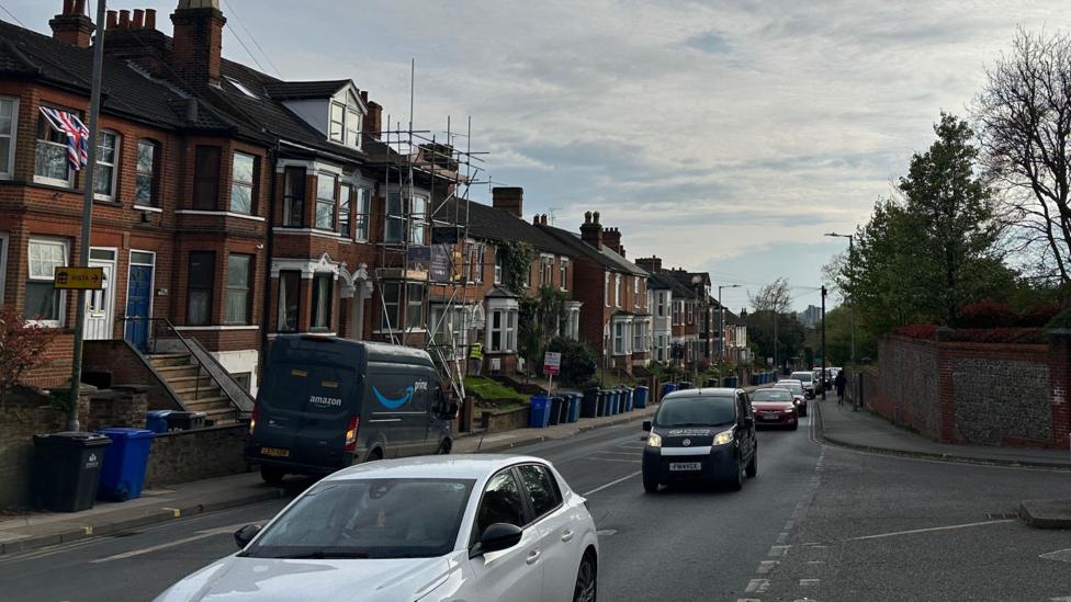 Delayed Ipswich gas main works not starting 'anytime soon' - BBC News