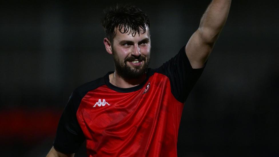 Truro City: Late Billy Palfrey goal seals Chippenham Town draw - BBC Sport