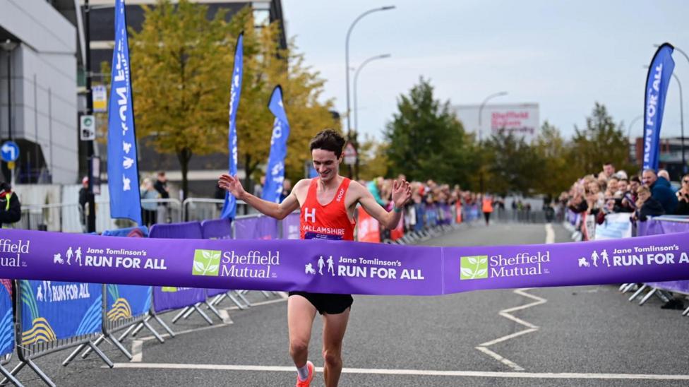 Sheffield 10K: Thousands of runners to tackle city centre course - BBC News