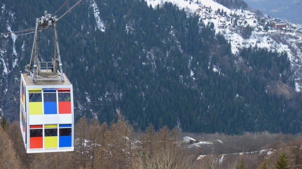 Your pictures: Three colours - BBC News