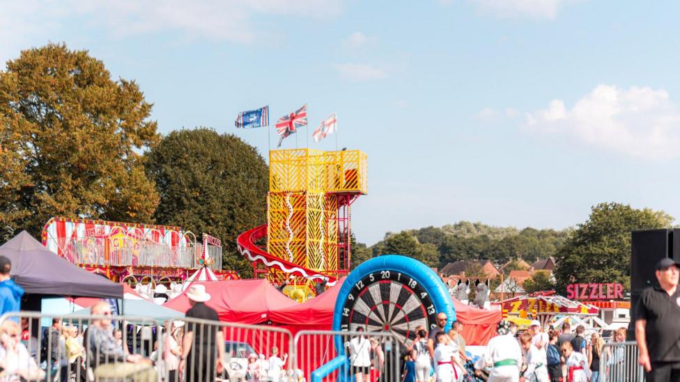 Great Dunmow Carnival organisers say they cannot continue event - BBC News