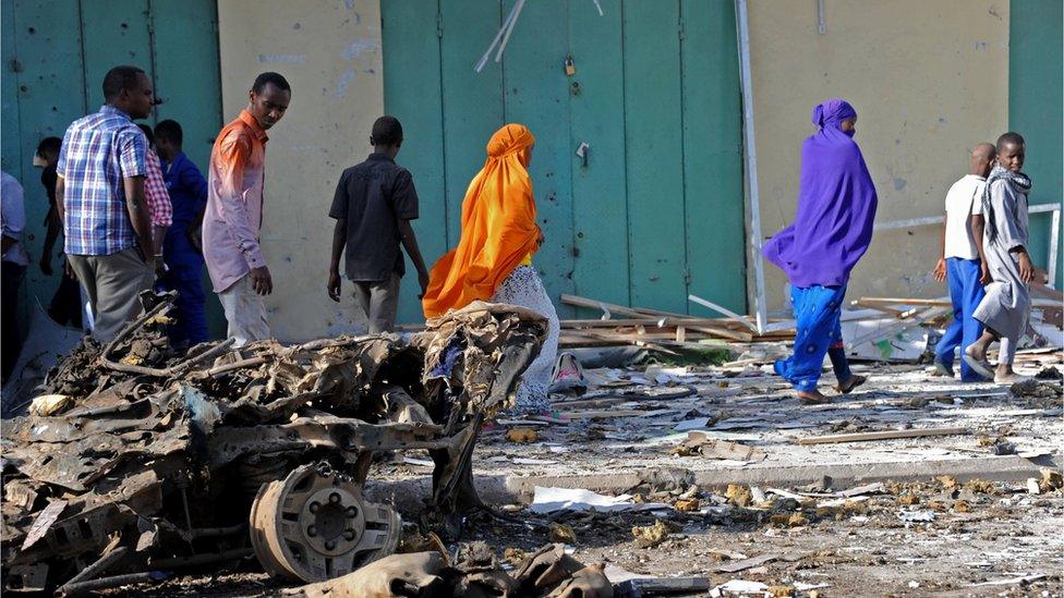 Somalia: Three killed in car bomb blast in Mogadishu - BBC News