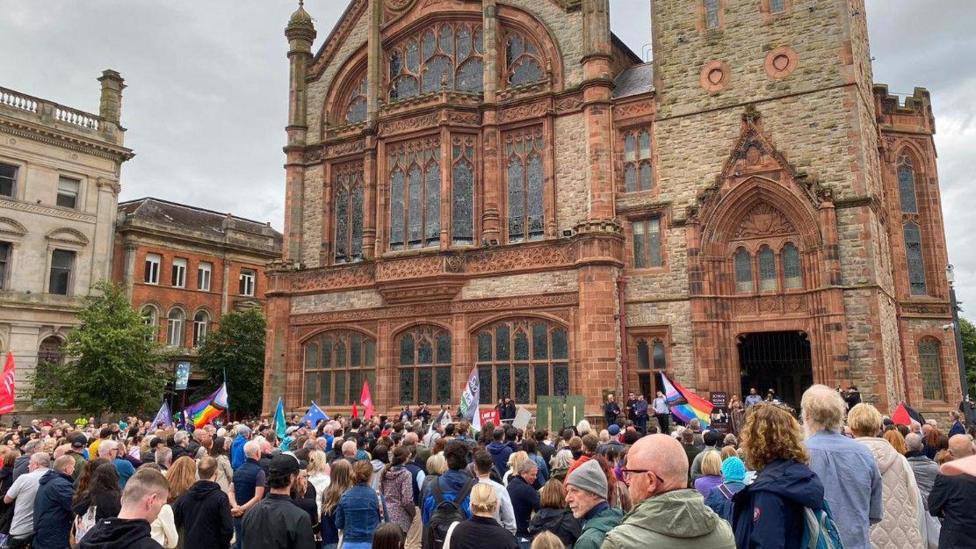 Londonderry: Anti-racism rally held in Guildhall Square - BBC News