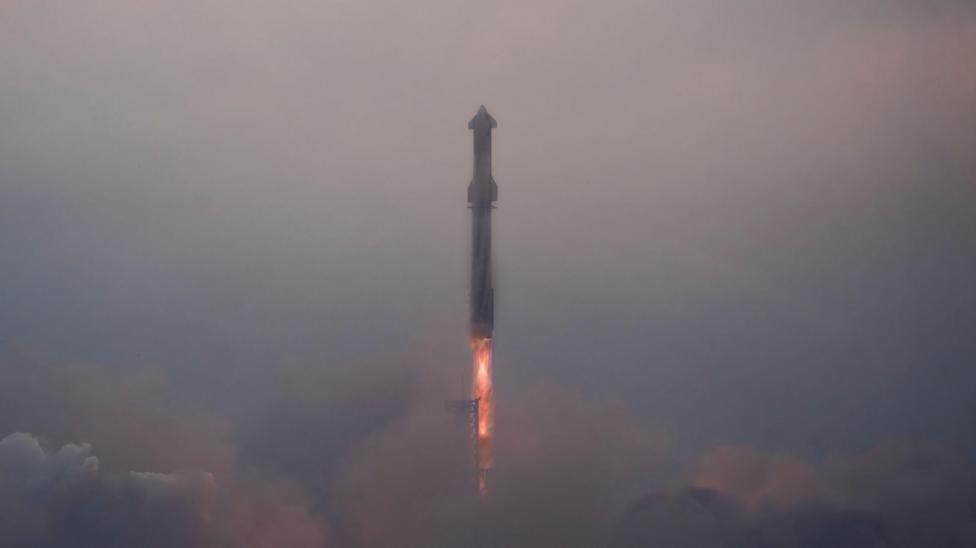 SpaceX Starship makes breakthrough ocean landing - BBC News