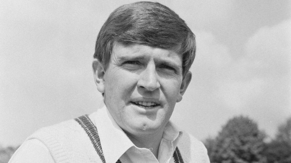 Keith Stackpole: Former Australia cricketer dies aged 84 - BBC Sport