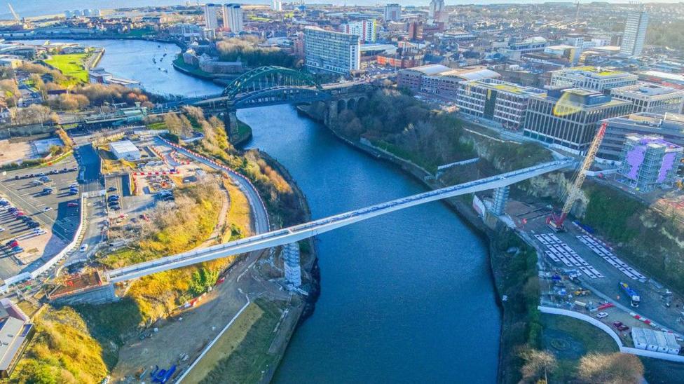 Hundreds response to Sunderland footbridge name call - BBC News