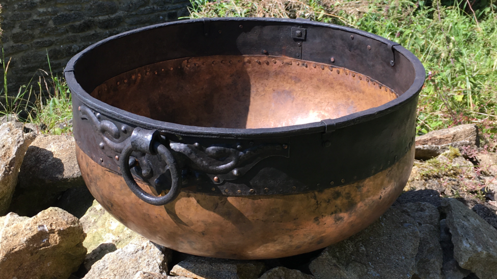 Replica of Glenfield cauldron sheds light on Iron Age life - BBC News