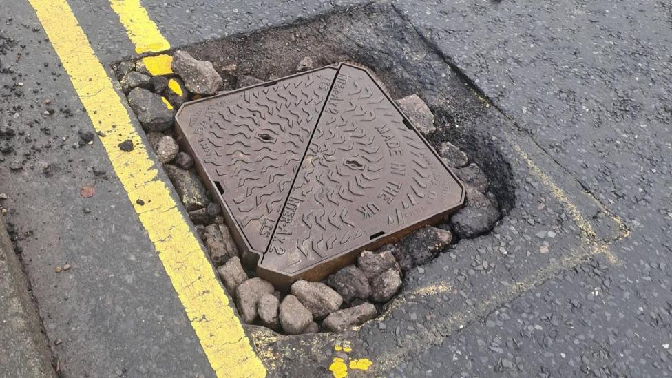 Newry: Vehicles damaged by '4ft-deep' collapsed manhole - BBC News