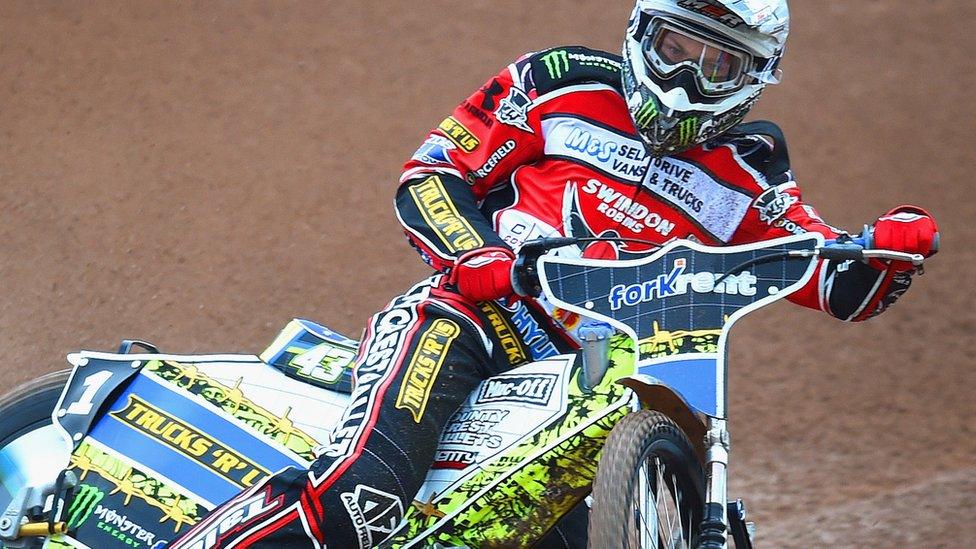 Speedway rider Darcy Ward speaks at benefit meeting - BBC News
