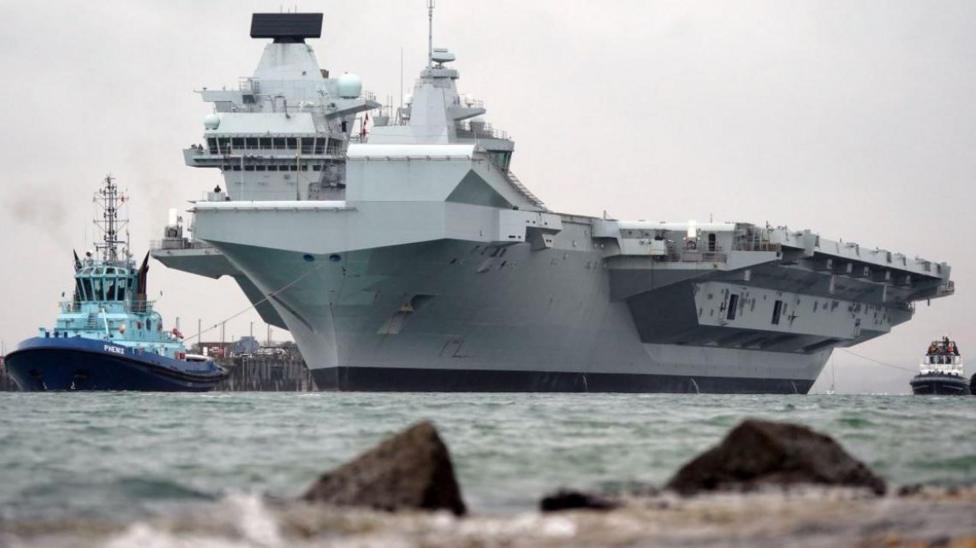 HMS Queen Elizabeth leaves Portsmouth ahead of repairs - BBC News
