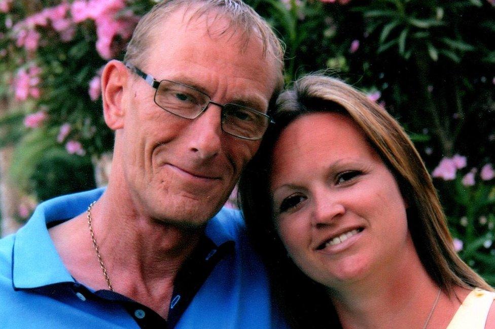 M25 death: Bereaved partner welcomes breakdown red lights plan - BBC News