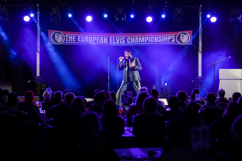 Elvis tribute acts bang out the hits in Birmingham - BBC News
