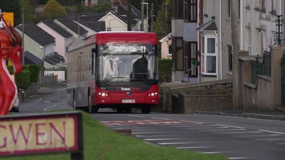Tlodi gwledig yn ‘cuddio yng ngolau dydd’ - BBC Cymru Fyw