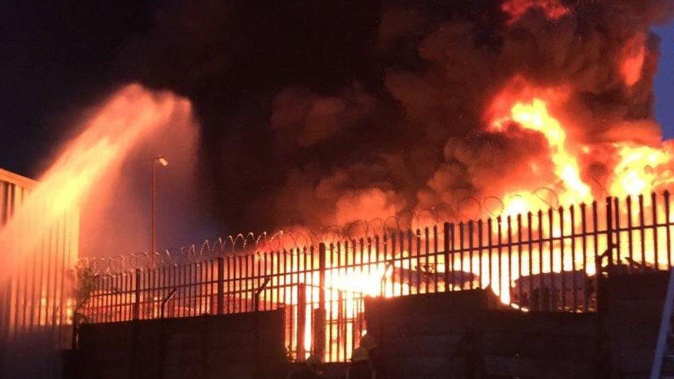 'Severe' Wolverhampton scrapyard blaze investigated - BBC News
