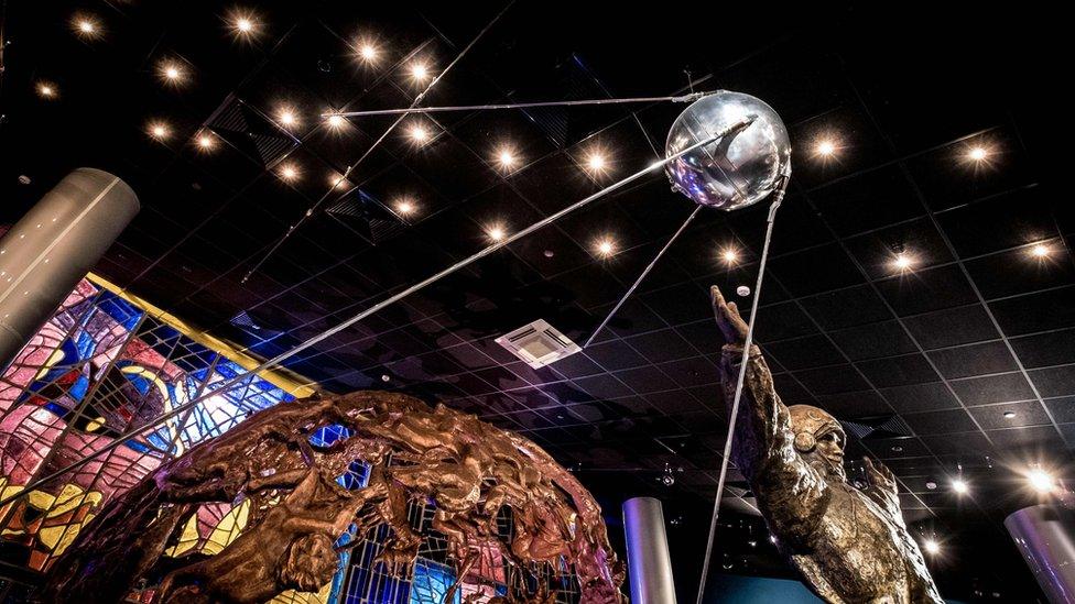 Sputnik: How the Soviet Union spun the satellite launch - BBC News