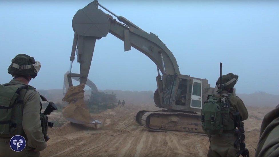 Israeli troops uncover 'new' tunnel leading from Gaza - BBC News