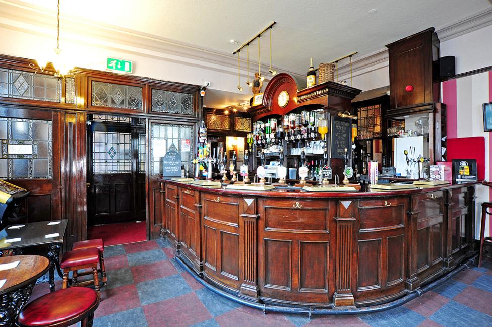 Are these England's most beautiful pubs? - BBC News