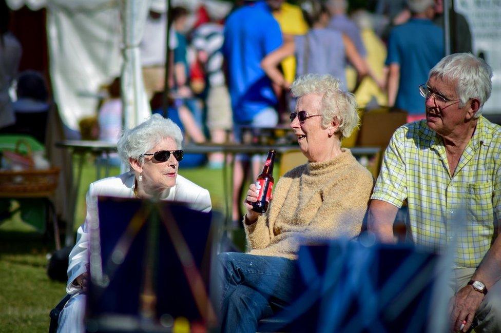 Your pictures: Conversation - BBC News