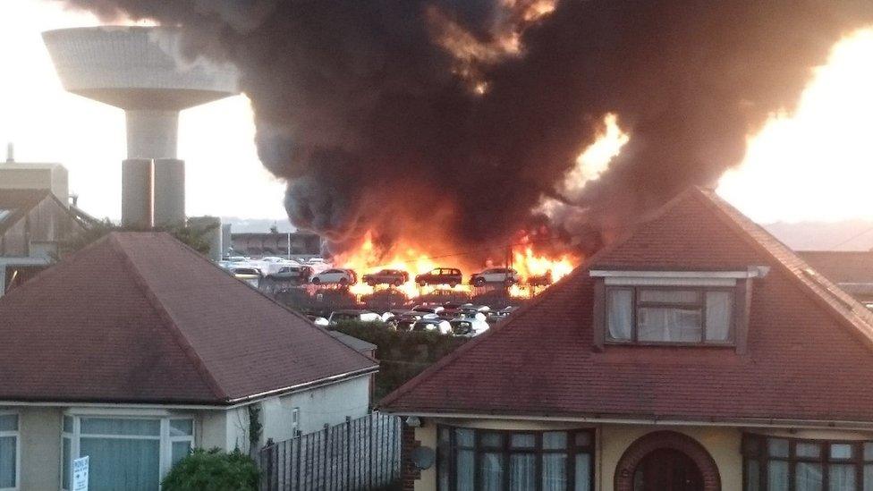 Firefighters tackle huge blaze at a scrapyard in Poole - BBC News