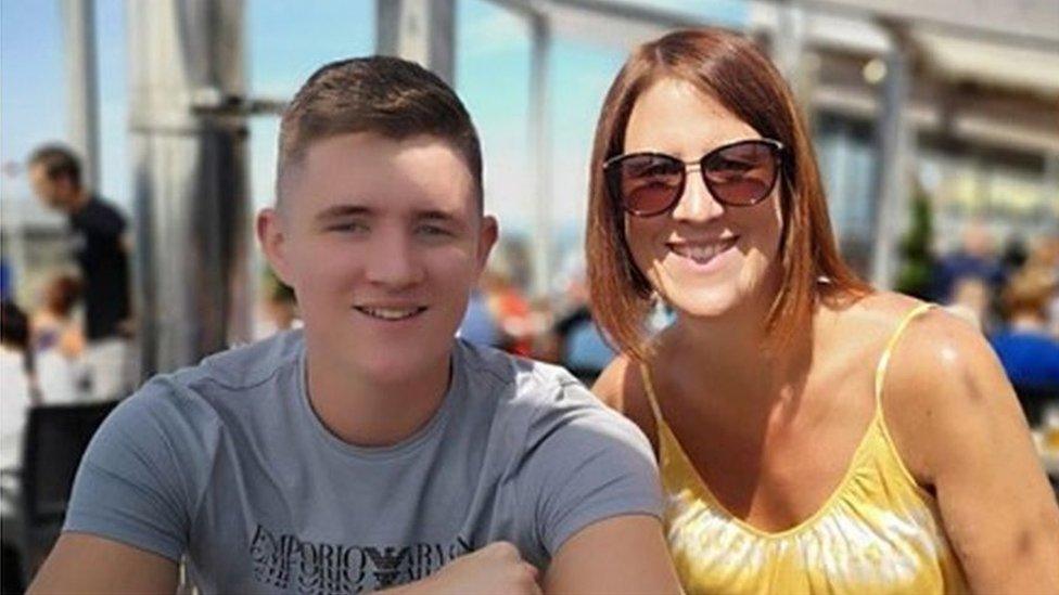 Lindsay Birbeck murder probe: children have lost 'best friend' - BBC News
