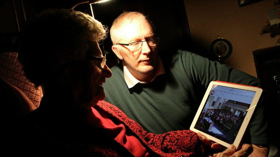 Churches to live stream Christmas services during storm - BBC News