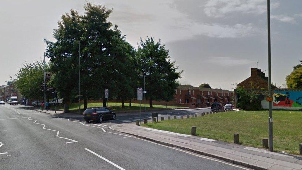 Liverpool man shot in leg in 'reckless' attack - BBC News