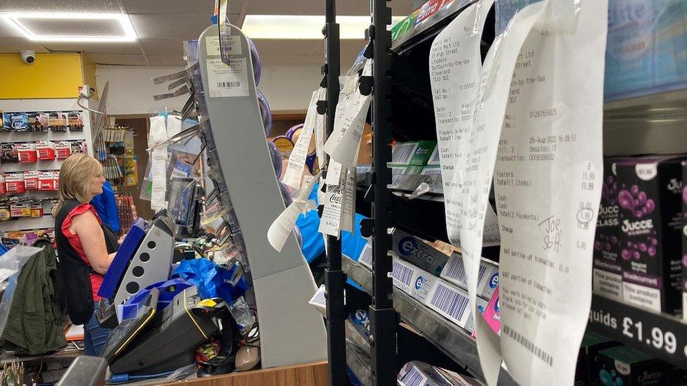 Lingdale 'pay later' shopkeeper inundated with donations - BBC News
