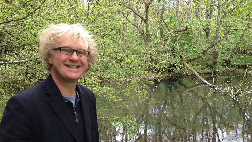 Dog tooth found near Stonehenge 'evidence of earliest journey' - BBC News