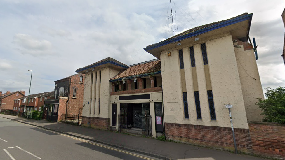 Police discover cannabis factory in abandoned Nottingham cinema - BBC News