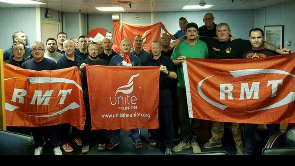 Offshore workers accept new pay deal - BBC News