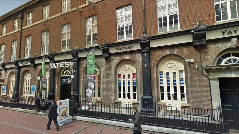 Reading Yates fight: Police call for action after mass brawl - BBC News