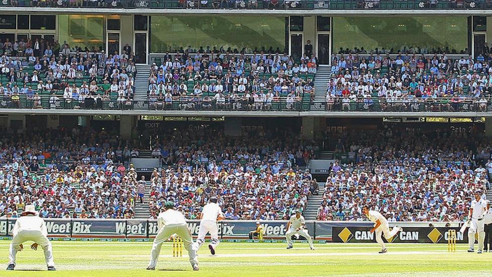 Mega crowds: Five enormous sporting attendances! - BBC Newsround