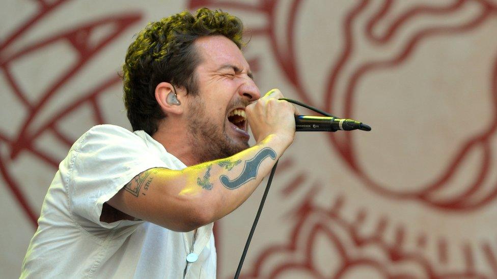 Frank Turner to play Reading & Leeds for 10th year running - BBC News
