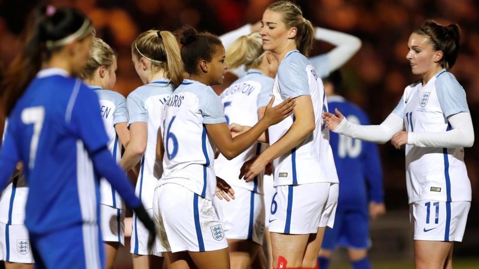 Yuko Fujii, the judo coach overthrowing gender stereotypes - BBC News