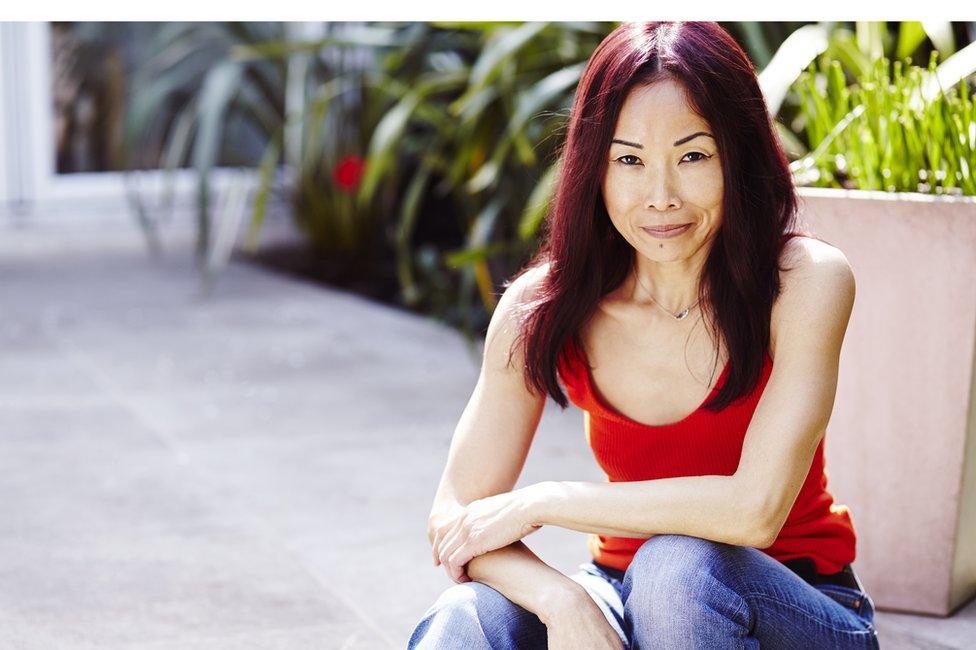 The woman who looks after celebrities' skin - BBC News