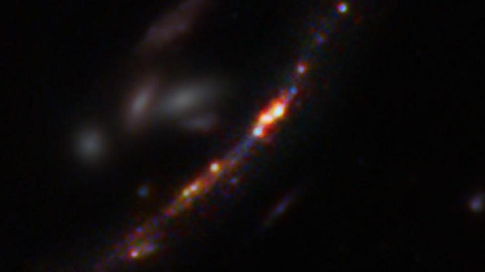 Firefly Sparkle: 'Christmas' galaxy reveals how Universe formed - BBC News