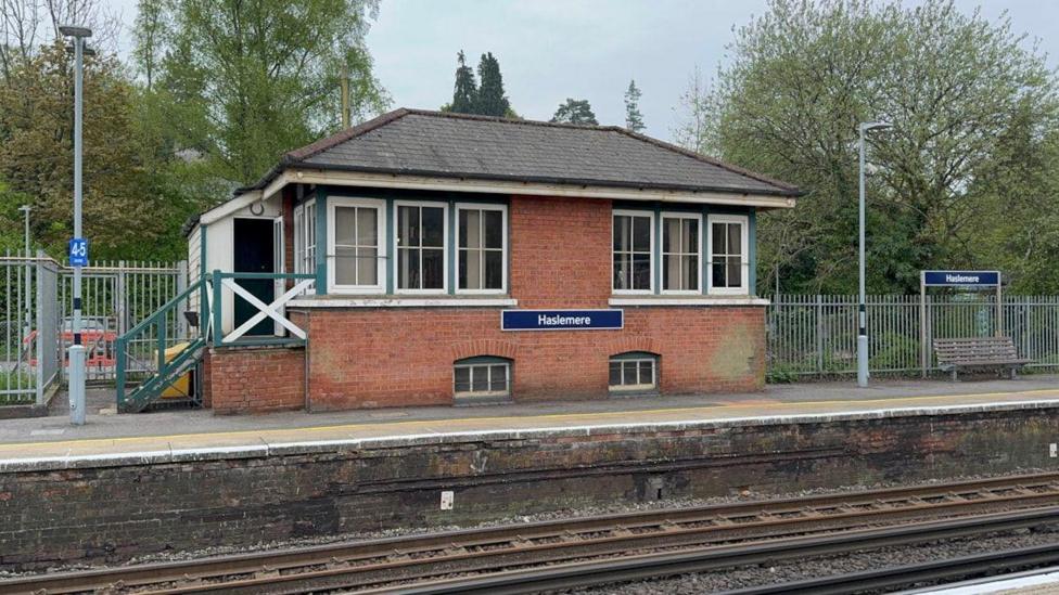 Road and rail closures in Surrey and Hampshire as upgrades start - BBC News