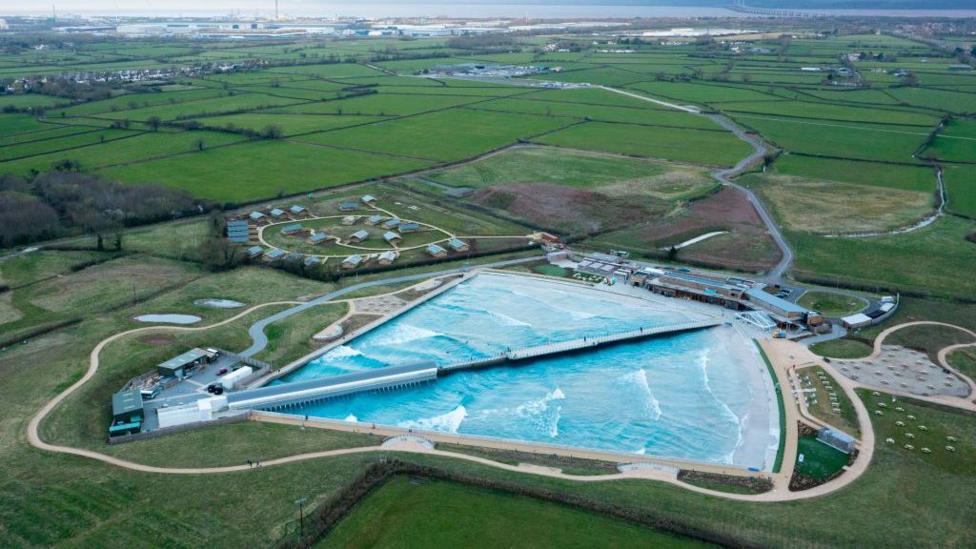 Enfield: Plans progress for London artificial surfing lake - BBC News
