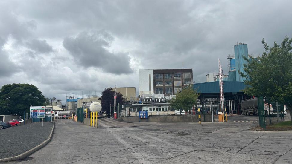 Magheralin: Five taken to hospital after factory chemical spill - BBC News