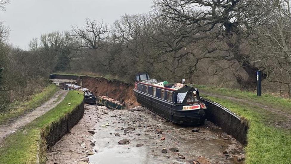 In pictures: Shropshire canal bursts to leave giant hole - BBC News