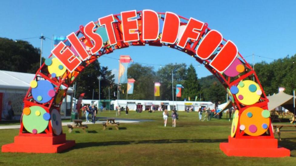 Cadarnhau lleoliad maes Eisteddfod Genedlaethol Wrecsam 2025 - BBC ...