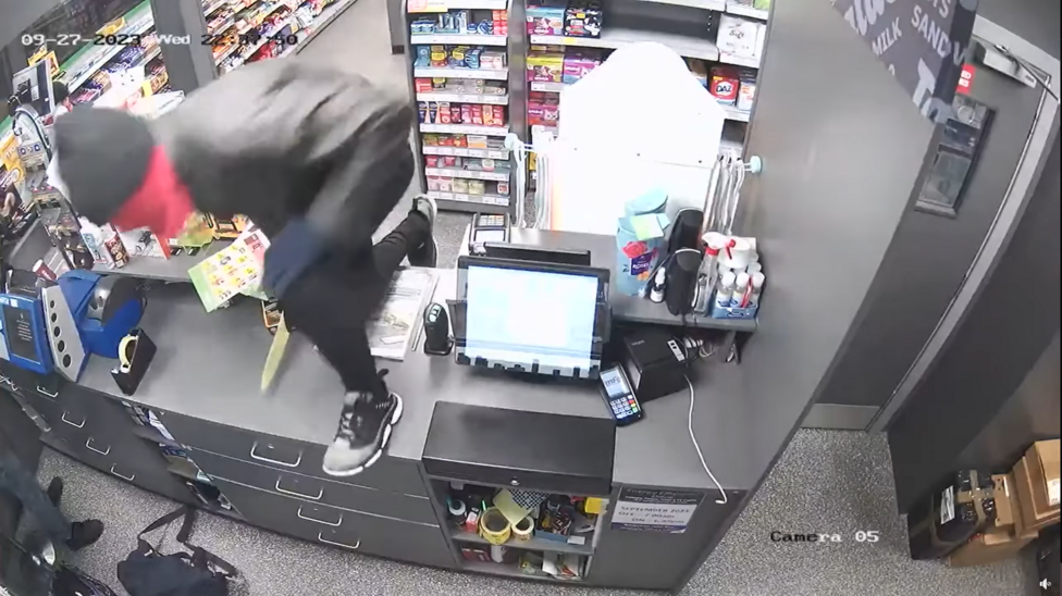 Two jailed after Stansted Mountfitchet service station robbery - BBC News