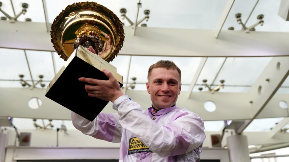 Queen visits Cheltenham Racecourse after snow on Festival day two - BBC ...