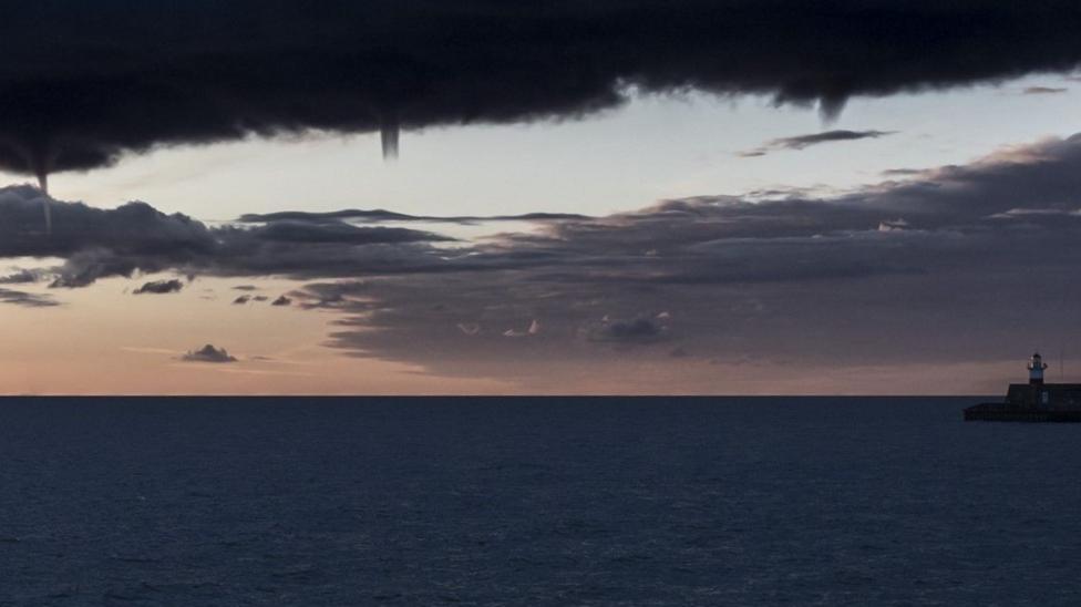 Nursery glasshouses blown out by 'funnel cloud' in Lincolnshire - BBC News